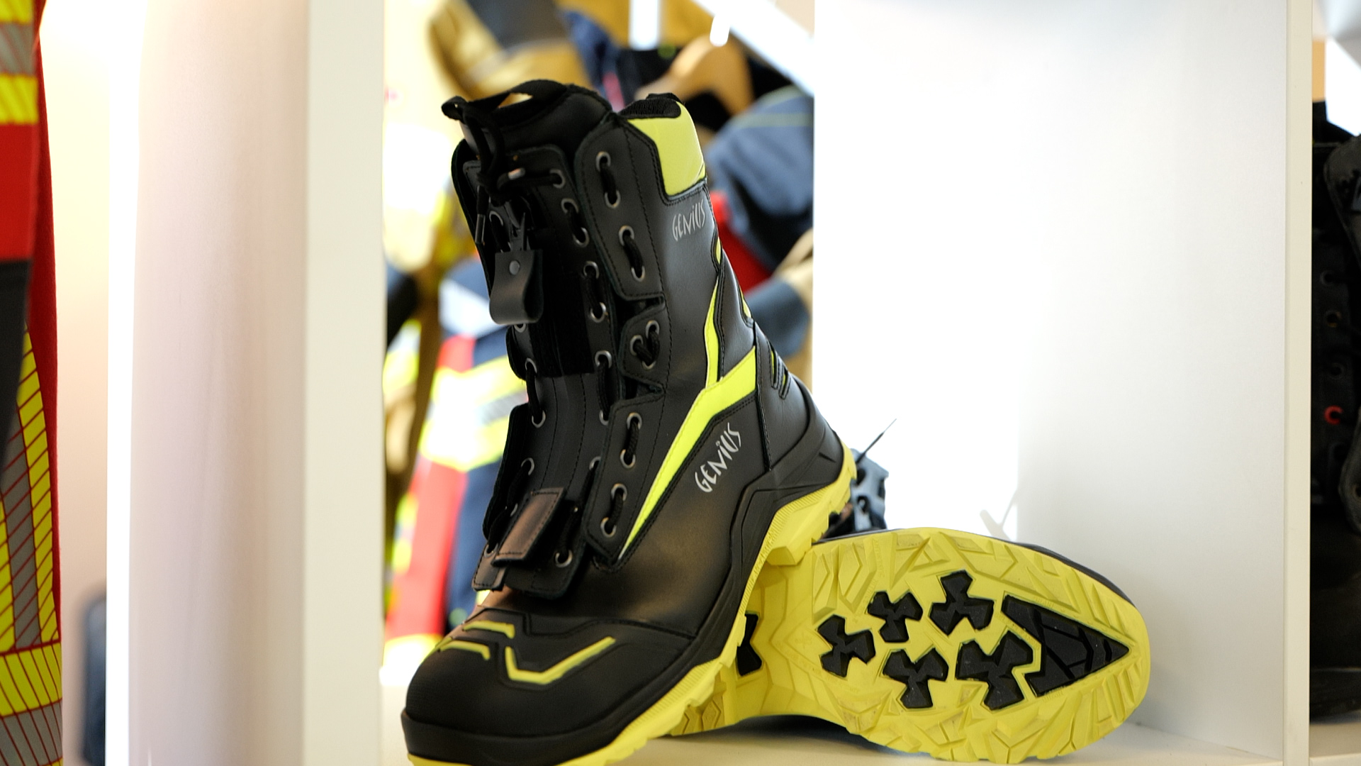 GENIUS präsentiert den neuen Einsatzstiefel Raptor Evolution auf der ...